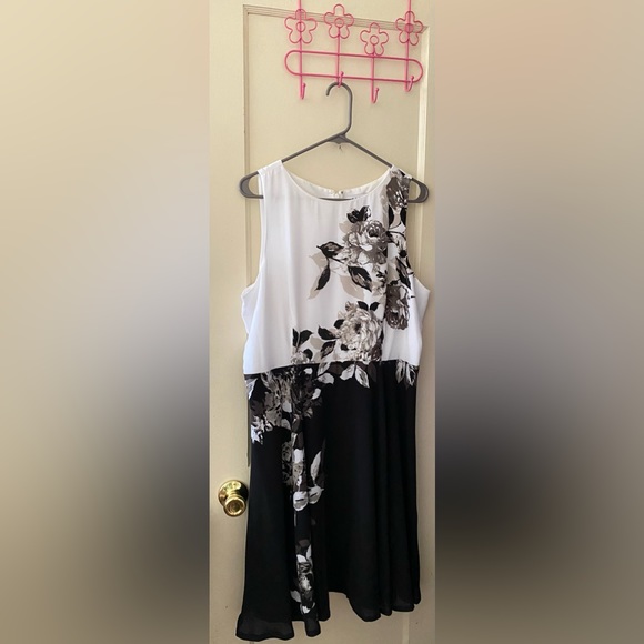 Elle | Dresses | Elle Black And White Rose Dress | Poshmark